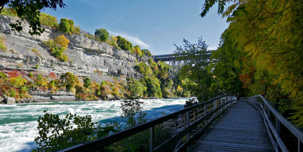 boardwalk-in-niagara-gorge - BoomerVoice